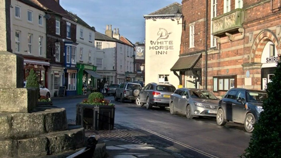 Howden a 'ghost town' as HSBC pulls out - BBC News