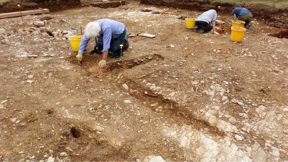 Calstock Roman dig reveals 'unexpected' mine - BBC News