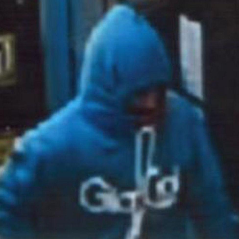 CCTV appeal after armed robbery in Aberdeen - BBC News