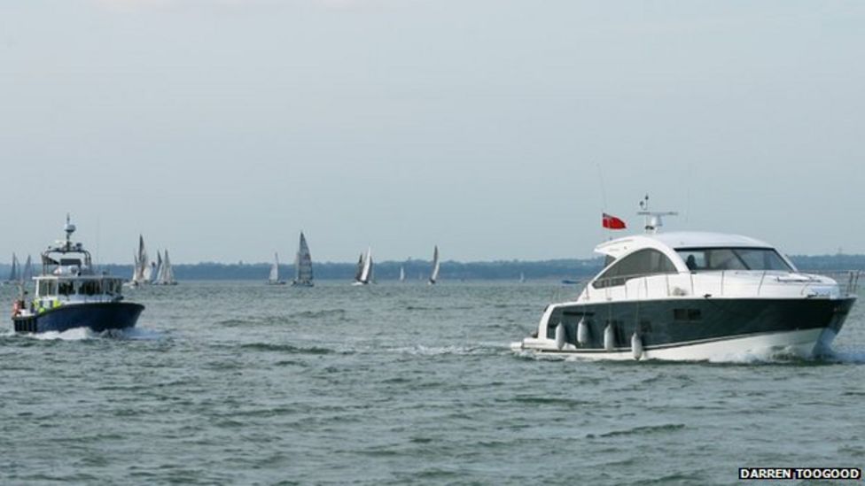 Ryan McKinlay named as Osborne Bay boat crash victim - BBC News