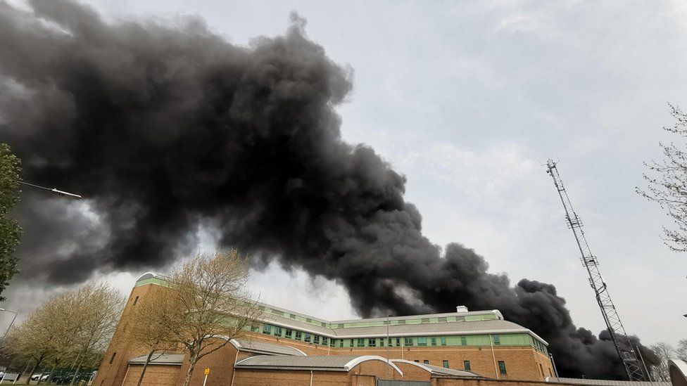 Explosions heard in Derby city centre after blaze - BBC News