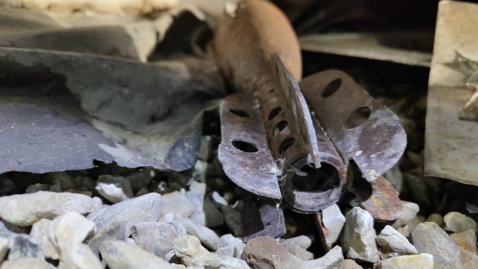 Bradwell-on-Sea: Bomb disposal team detonate WW2 shell - BBC News