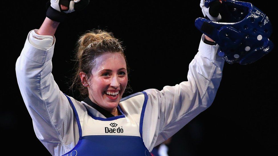 Taekwondo: Jade Jones yn ennill medal aur eto - BBC Cymru Fyw