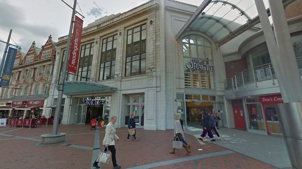 Deer caught in Reading Oracle shopping centre - BBC News