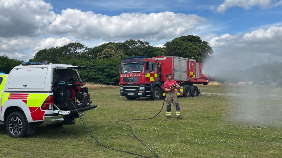 Wildfire risk: London prepares for climate change blazes - BBC News
