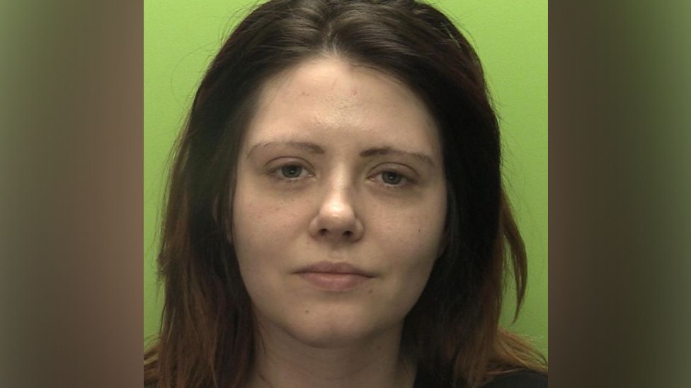 Nottingham woman jailed for assault on police officers - BBC News