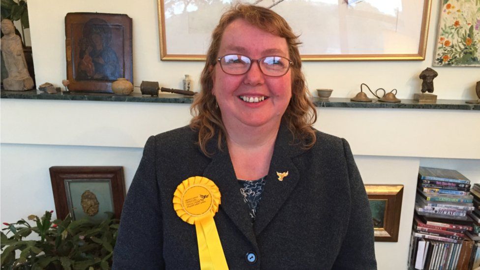 General Election 2017: Battle for Ynys Mon - BBC News