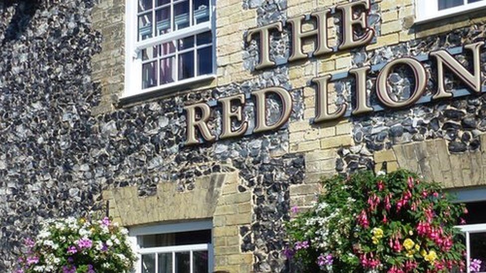 Lancashire woman visits Britain's 656 Red Lion pubs - BBC News