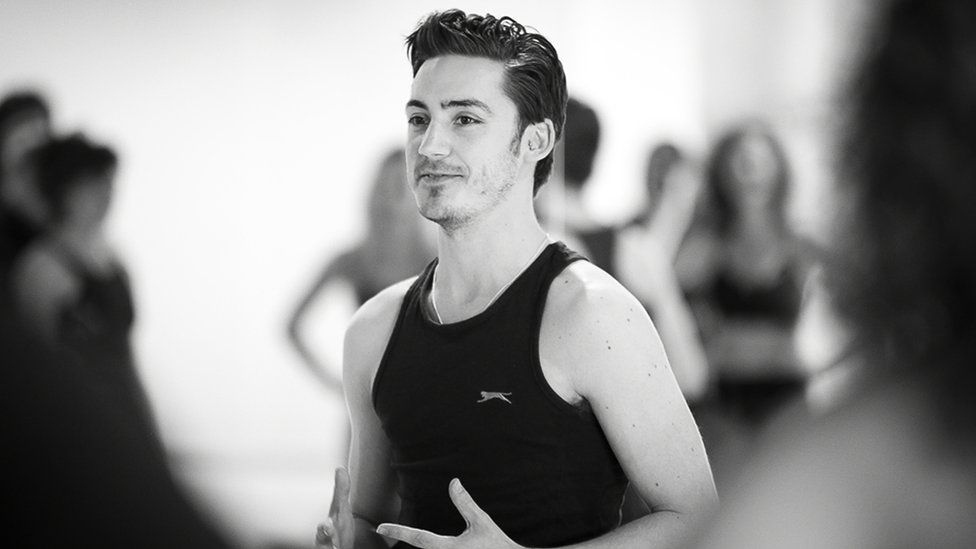 Jekyll & Hyde heralds Old Vic dance revival - BBC News