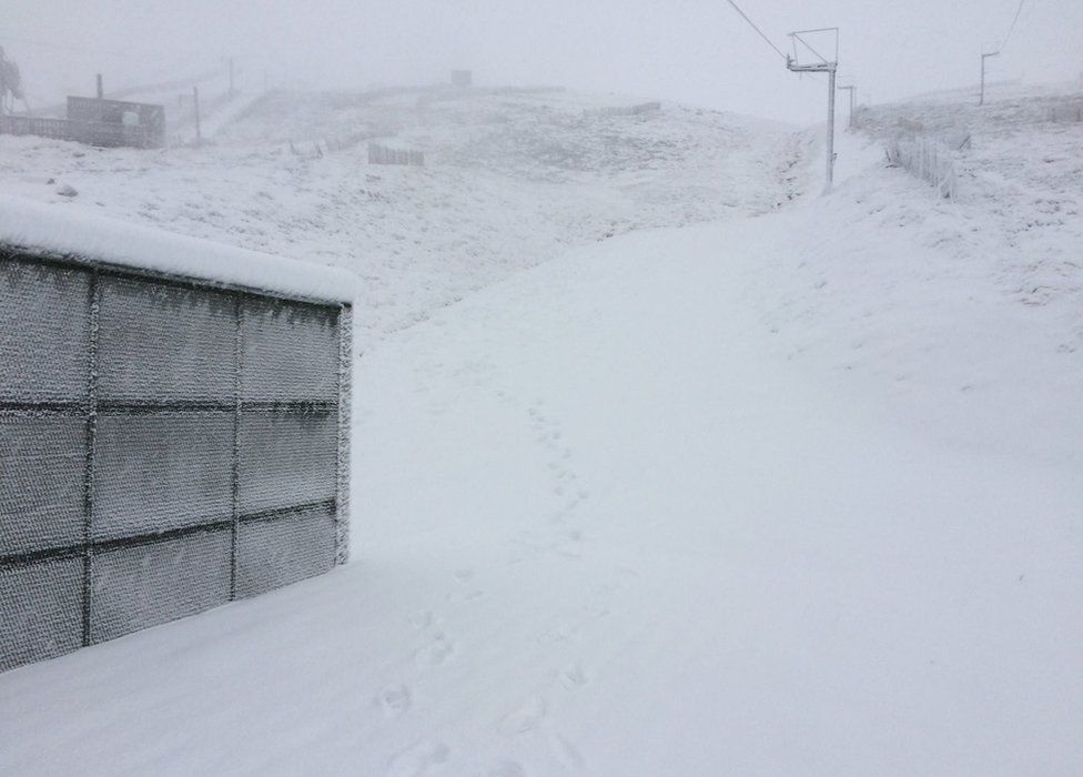 Snowy scenes in Scotland's hills - BBC News
