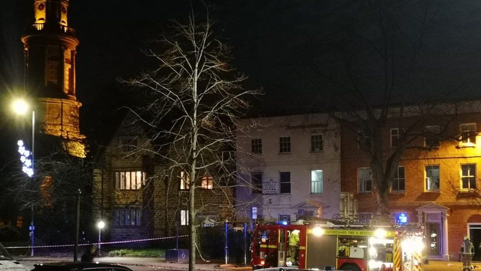 Banbury fire: Crews tackle blaze at nursery - BBC News