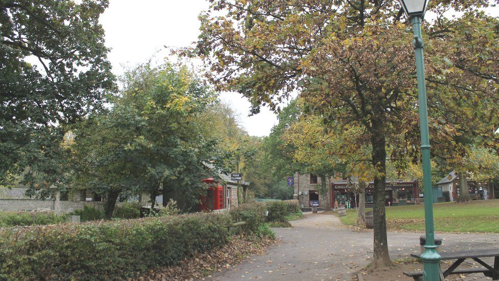 Sain Ffagan: 'Nabod y bobl // St Fagans: A day at the Museum - BBC ...