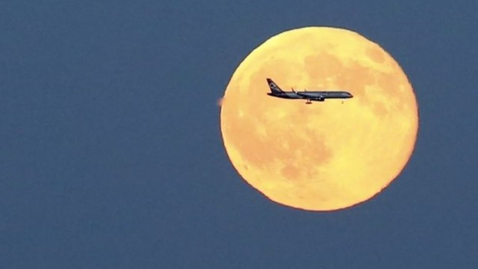 Rare 'blue moon' to enchant Halloween stargazers - BBC News