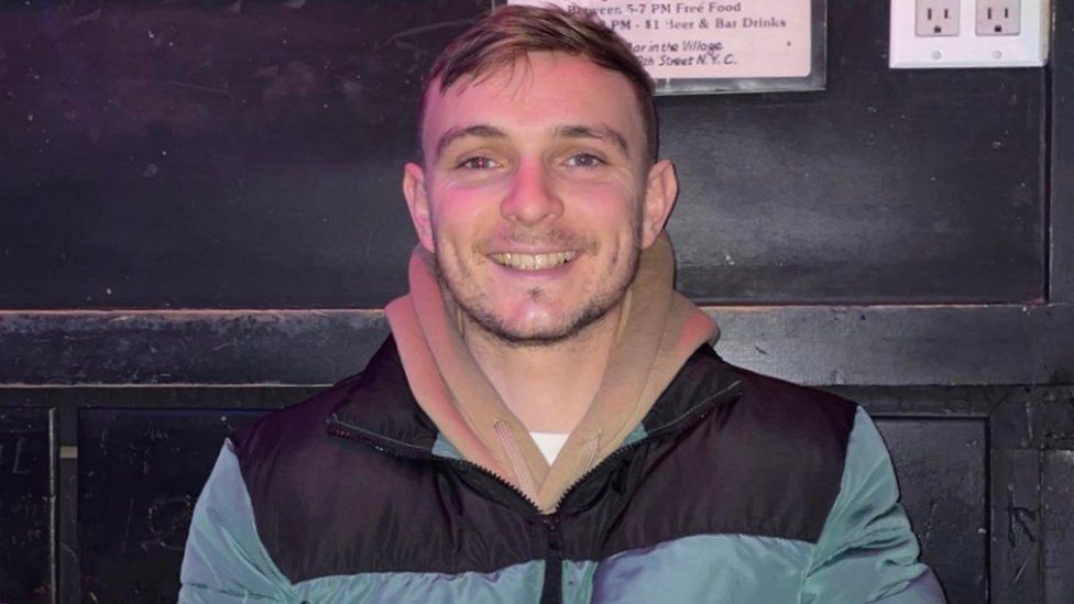 Gamblo: 'O'n i'n colli bob dim, bob tro' - BBC Cymru Fyw