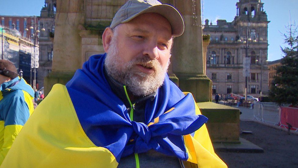 War in Ukraine: Scots protesters stand in solidarity - BBC News