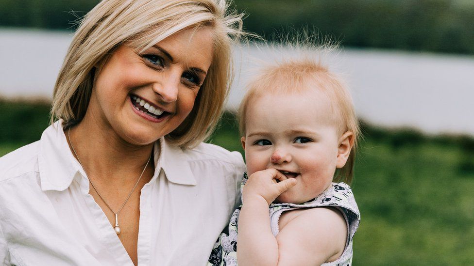 Dathlu blwyddyn gyntaf babis Radio Cymru 2 - BBC Cymru Fyw