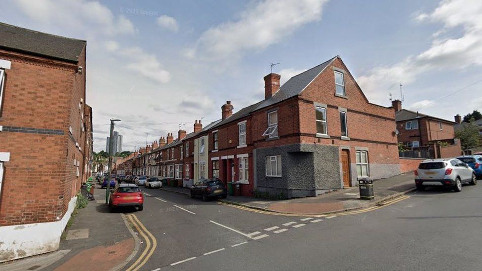 Sneinton: Attempted murder arrest after man stabbed - BBC News