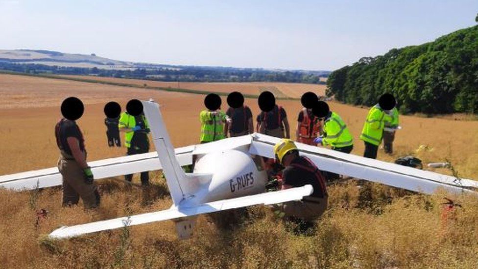 Hot weather caused private plane crash in Wiltshire - BBC News