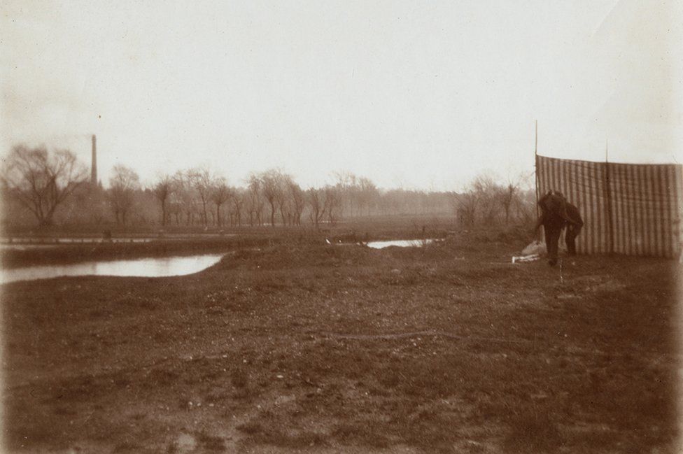 Newly discovered photographs by poet Edward Thomas - BBC News