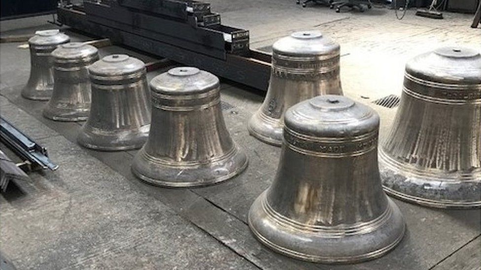 Fire-hit Royston church marks Christmas in 'innovative' way - BBC News