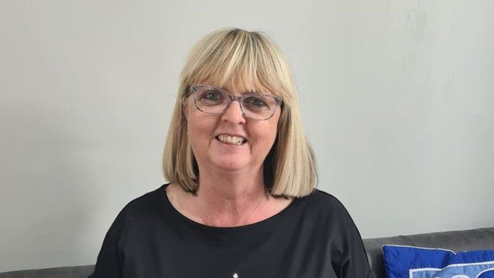 Honey bees nested in our chimney for over a year - BBC News