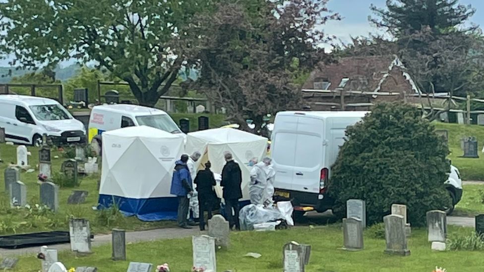 Petersfield Cemetery police probe over 'unexpected' human remains - BBC ...