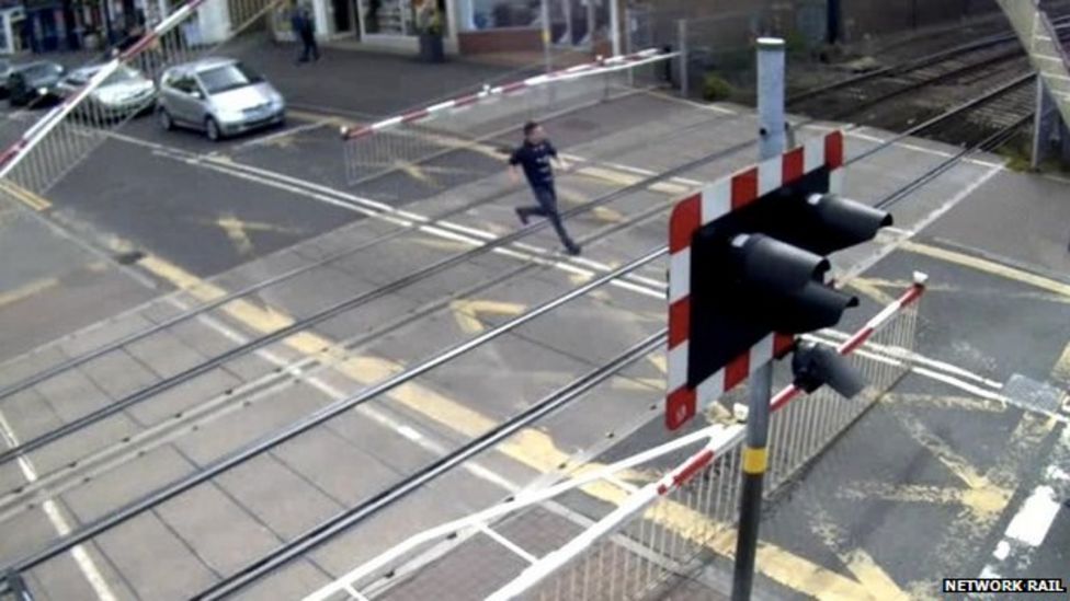 Network Rail puts plans for 'misused' level crossing bridge on hold ...