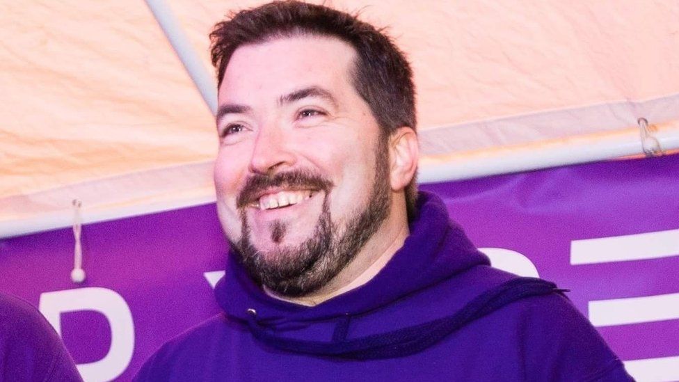 Perchennog yn ystyried dyfodol Siop y Pethe yn Aberystwyth - BBC Cymru Fyw