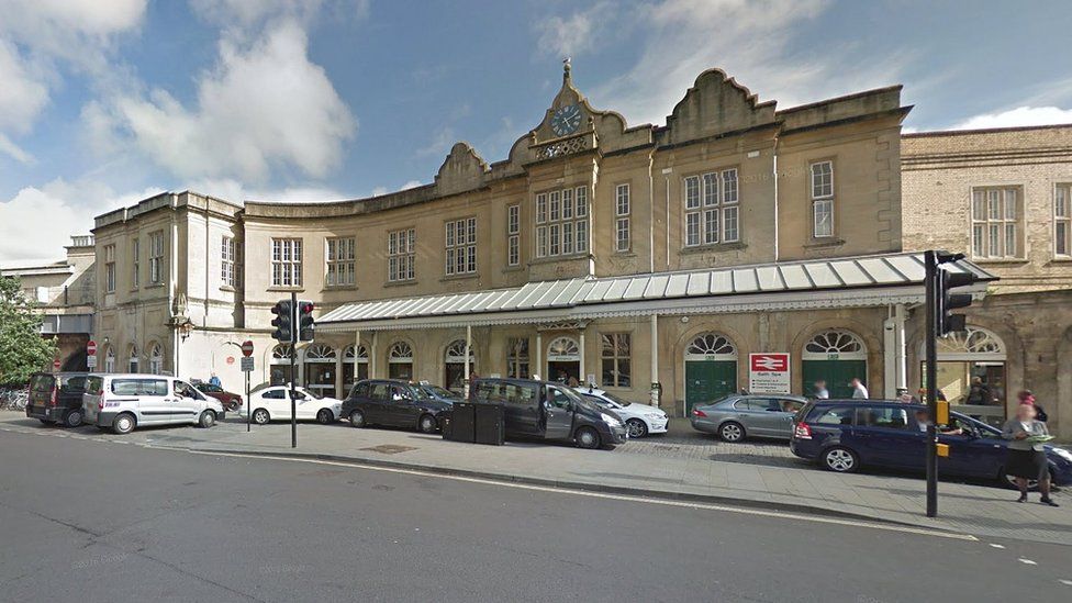 Work begins at Bath Spa station ahead of new longer trains - BBC News