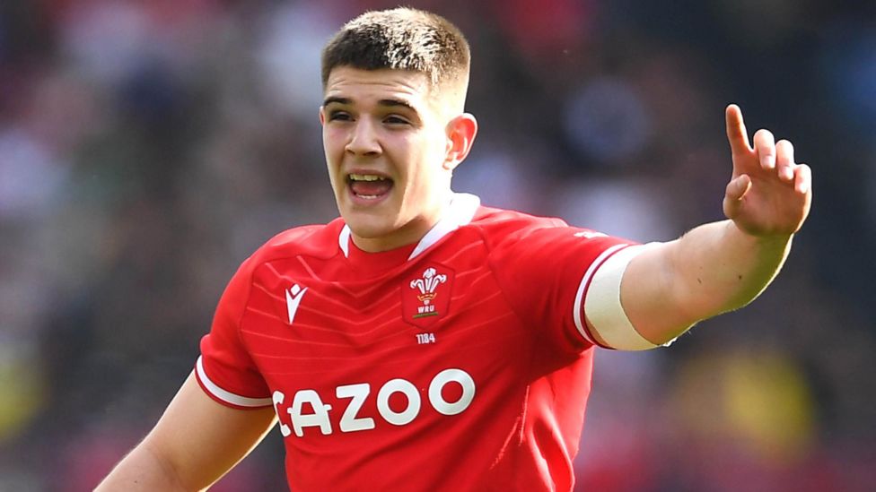 Joe Hawkins: Warren Gatland wants to pick Exeter centre for Wales - BBC ...