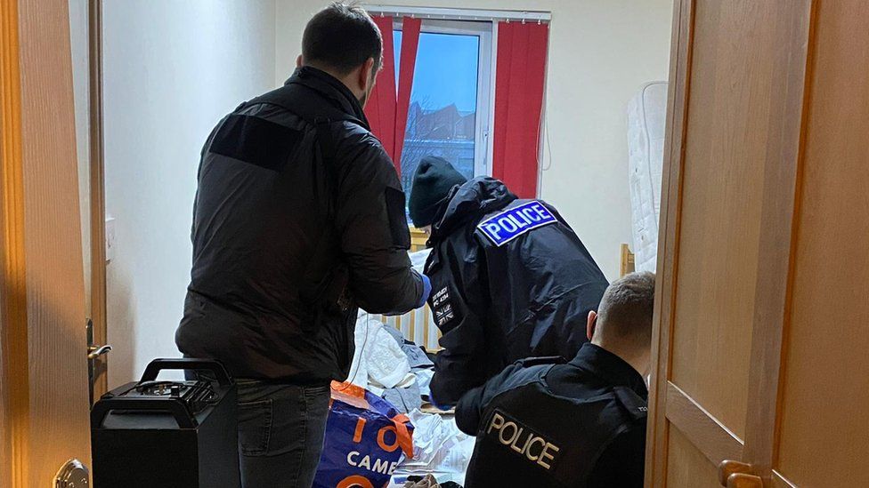 Dawn raids in Bristol target county lines gangs - BBC News