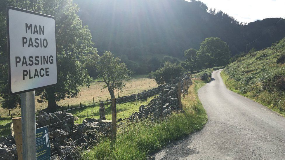 Pistyll Rheadr: Cynllun i atal 'anhrefn' traffig y llynedd - BBC Cymru Fyw