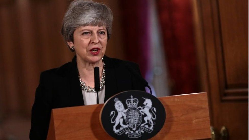 Newspaper headlines: May's 'last stand' amid 'cabinet divide' - BBC News