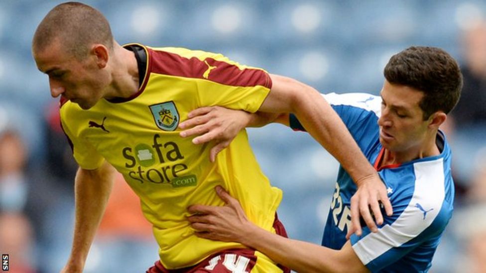 Jason Holt: Rangers sign ex-Hearts player on three-year deal - BBC Sport