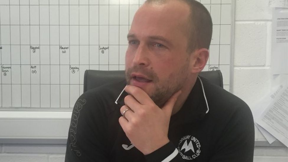 Torquay United manager Kevin Nicholson is also team bus driver - BBC Sport