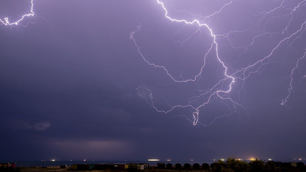 In Pictures: Lightning pierces UK skies - BBC News