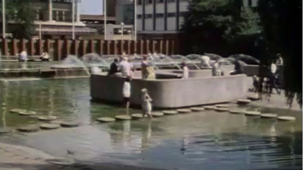 Fountains plan for Gloucester city centre square unveiled - BBC News