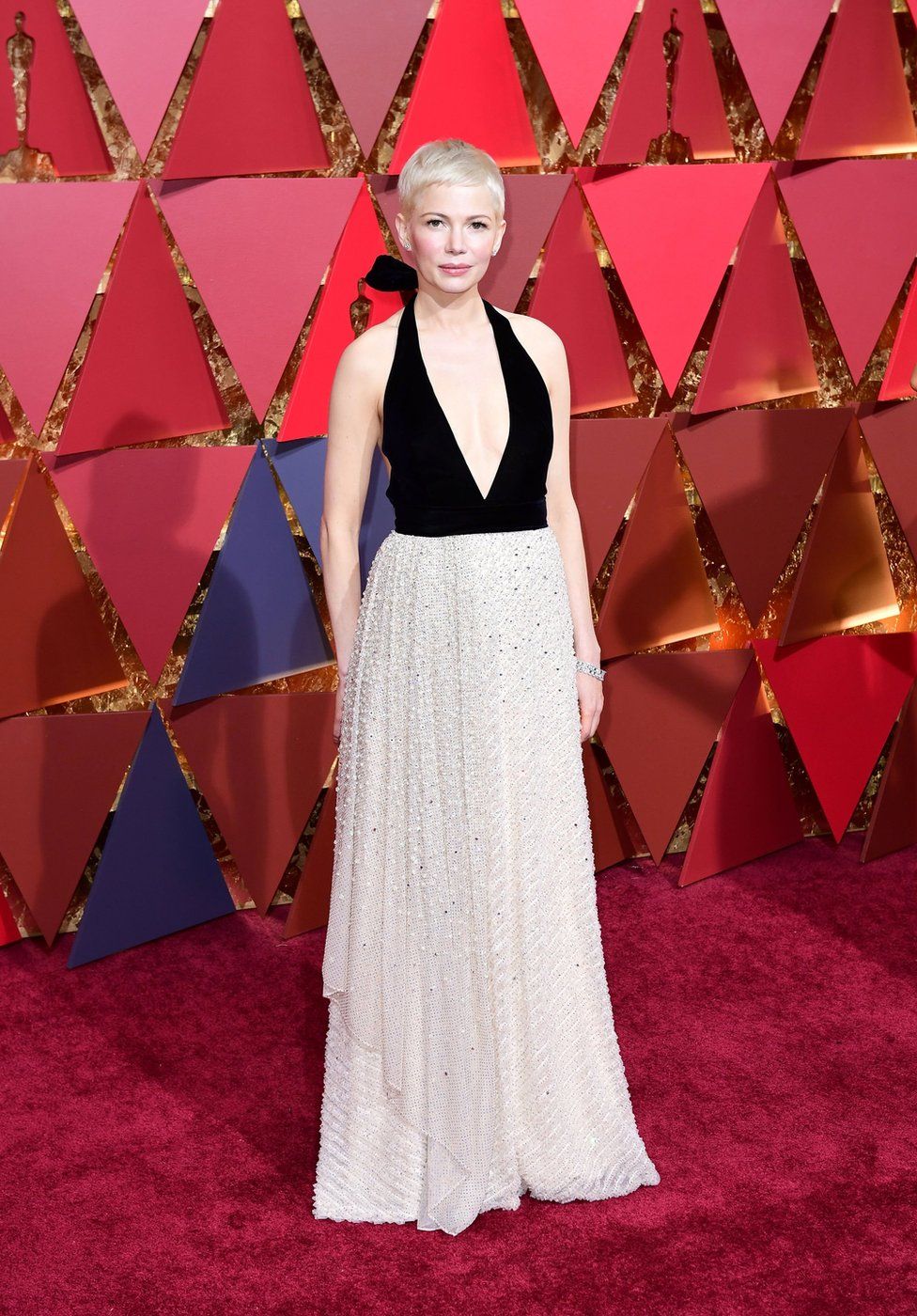 In pictures: Fashion at the Oscars - BBC News