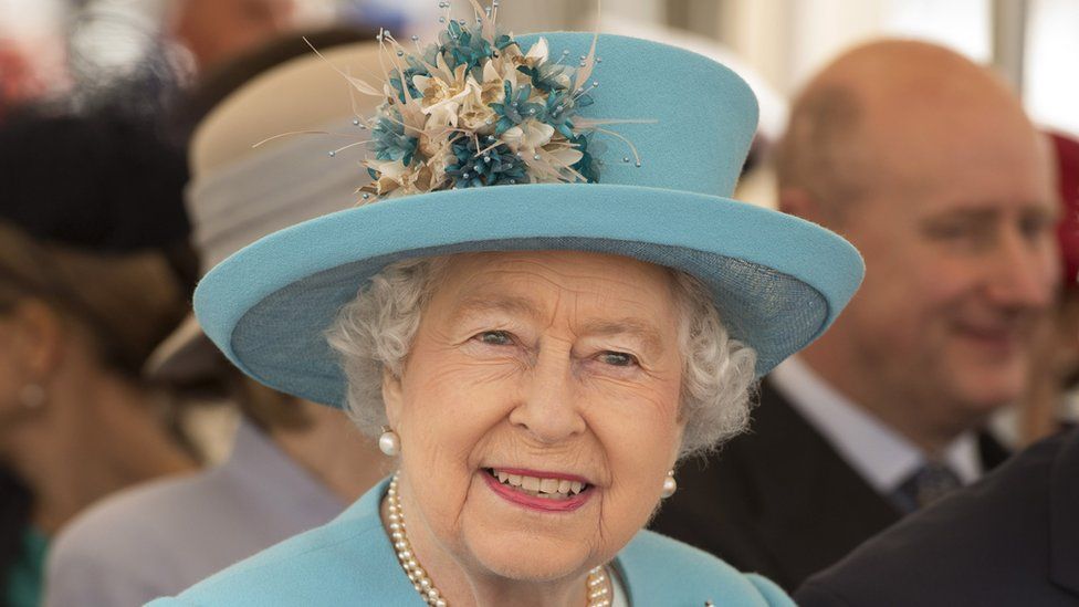 Royals discuss Queen in 90th birthday documentary - BBC News