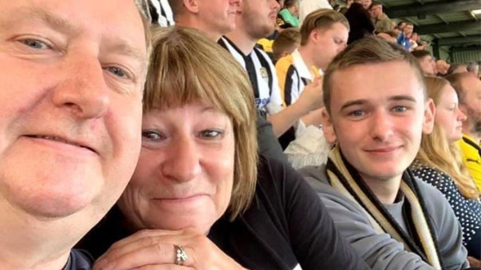 Notts County fans claim police pushed them on to wrong train - BBC News