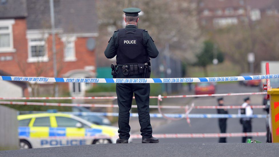 Stephen Carson: Forensic experts disagree over murder weapon - BBC News