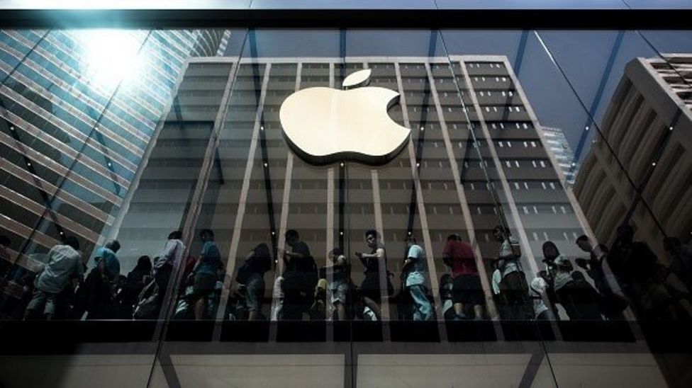 Apple revenue falls for first time since 2003 - BBC News