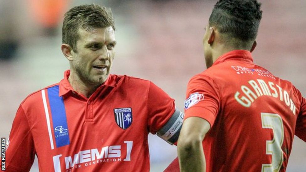 Doug Loft: Colchester United sign former Gillingham captain - BBC Sport