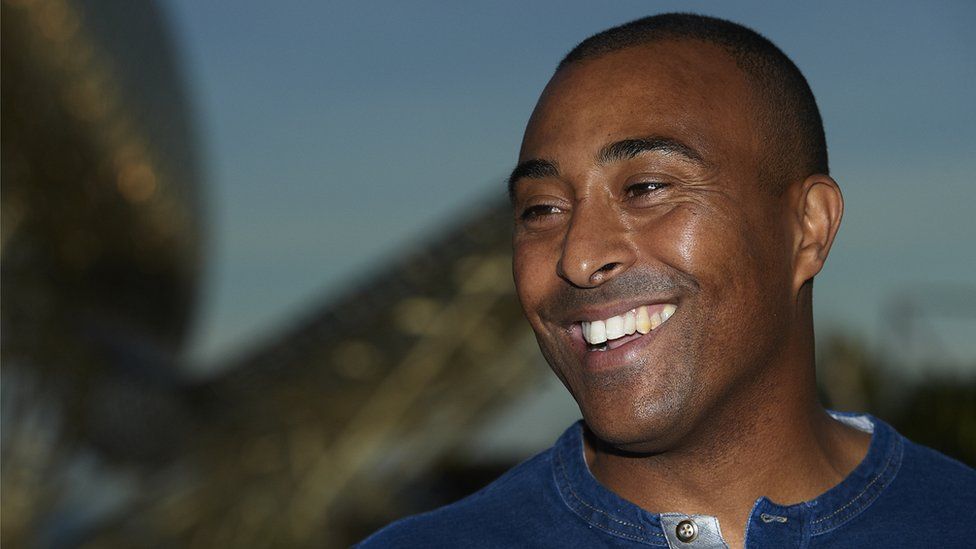 Colin Jackson to get honorary university fellowship - BBC News