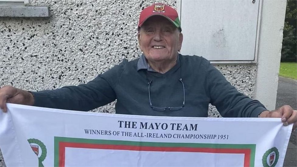 All-Ireland final: Tyrone players given heroes' welcome - BBC News