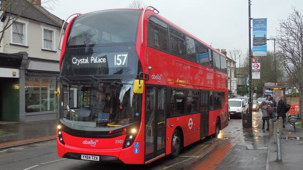 Croydon bus fare arrest: Police watchdog wants witnesses - BBC News