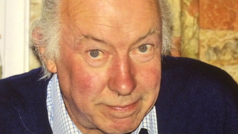 Roy Blackman burglary killing: Workmen sought as witnesses - BBC News