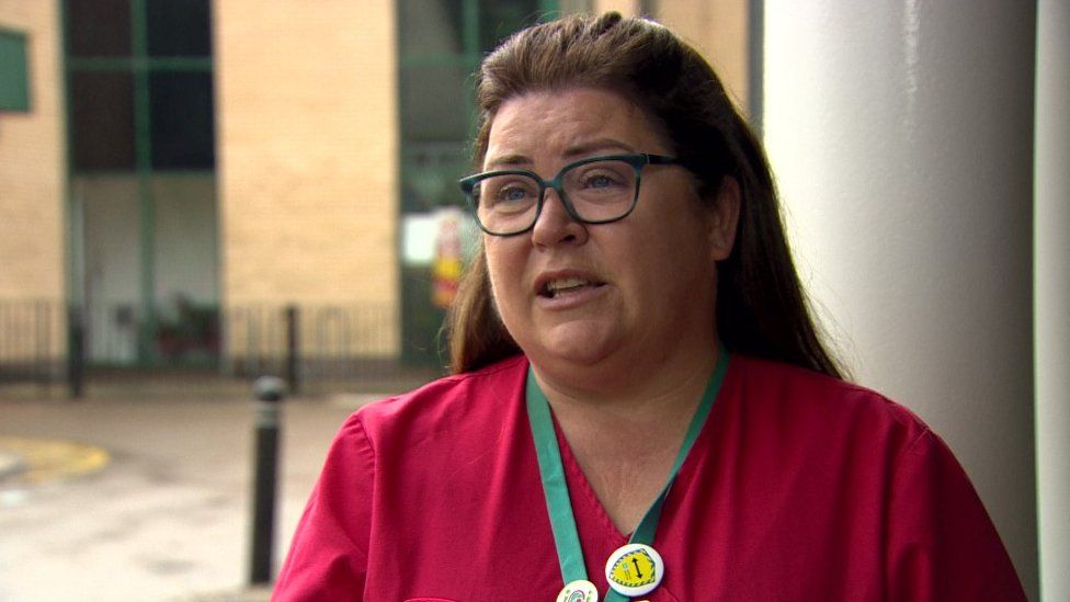 Covid-19: Walk-in vaccine clinic for pregnant women launched - BBC News