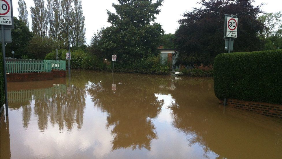 Londonderry Bridge to close in Stockton flood alleviation scheme - BBC News