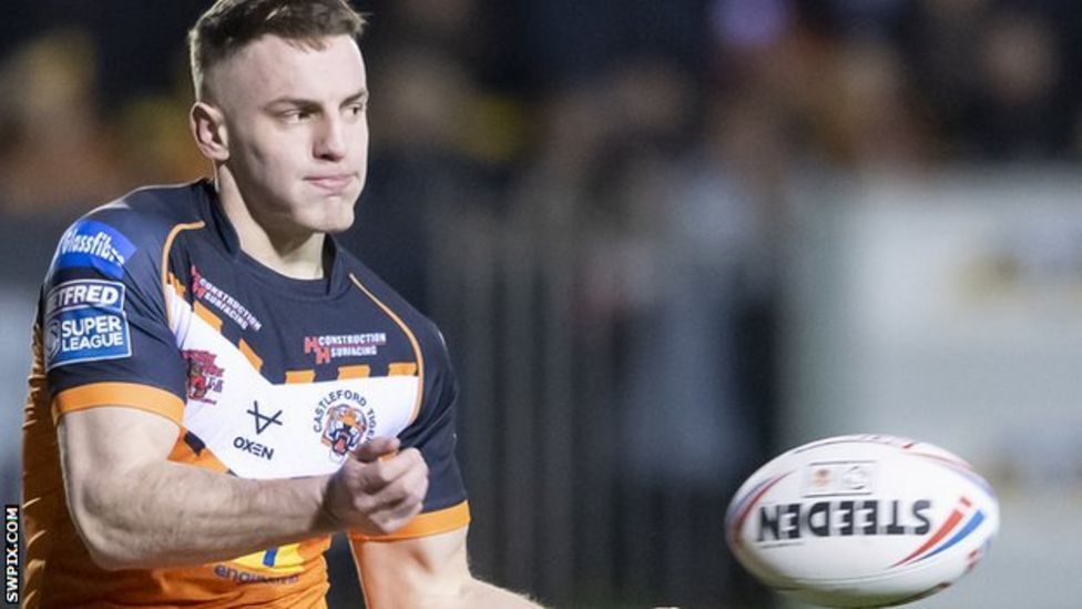 Jake Trueman: Hull FC sign Castleford Tigers half-back on three-year ...